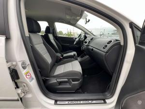 White Volkswagen Golf Plus Cross 2012 in Siauliai, with an engine capacity of 1.60 L and mileage of 185 thousand km for 4900 €, photo 19 on AUTOMOTO.COM.LV