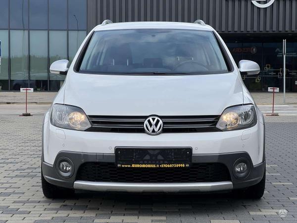 White Volkswagen Golf Plus Cross 2012 in Siauliai, with an engine capacity of 1.60 L and mileage of 185 thousand km for 4900 €, photo 4 on AUTOMOTO.COM.LV