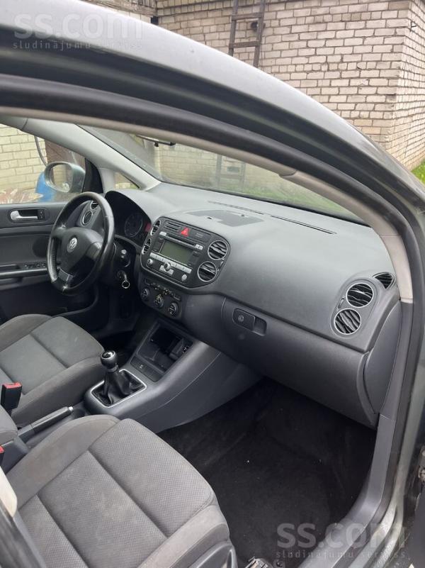 Zaļš Volkswagen Golf Plus 2007 Jelgava, ar dzinēja tilpumu 2.00 L un nobraukumu 347 tūkst. km par 800 €, foto 11 vietnē AUTOMOTO.COM.LV