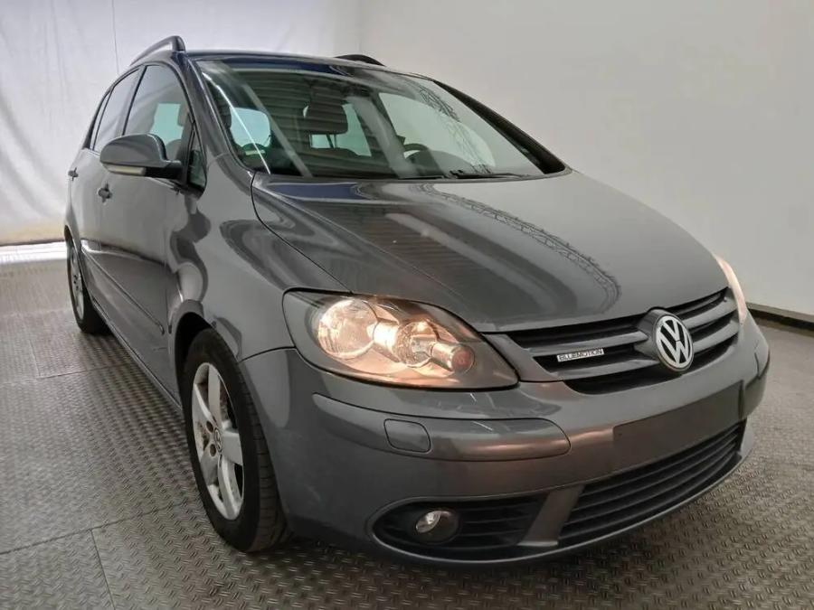 Zaļš Volkswagen Golf Plus 2008 Limbaži, ar dzinēja tilpumu 1.90 L un nobraukumu 317 tūkst. km par 3950 €, foto 4 vietnē AUTOMOTO.COM.LV