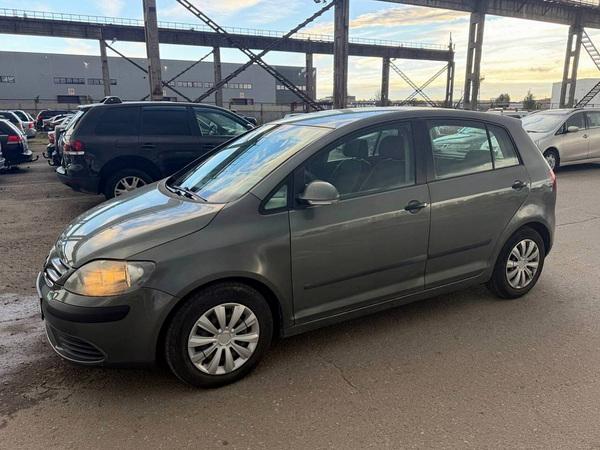 Volkswagen Golf Plus 2006 Tallina vietnē Zaļš Volkswagen Golf Plus 2006 Tallina, ar dzinēja tilpumu 1.40 L un nobraukumu 193 tūkst. km par 999 €, foto 3 vietnē AUTOMOTO.COM.LV