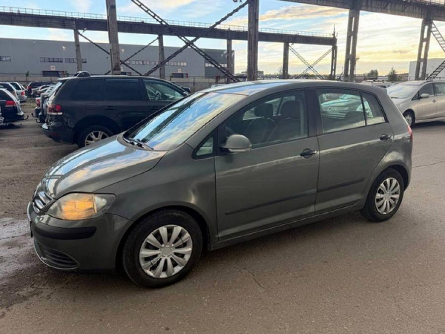 Green Volkswagen Golf Plus 2006 in Tallinn, with an engine capacity of 1.40 L and mileage of 193 thousand km for 999 €, photo 3 on AUTOMOTO.COM.LV