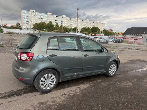 Volkswagen Golf Plus 2006 Tallina vietnē Zaļš Volkswagen Golf Plus 2006 Tallina, ar dzinēja tilpumu 1.40 L un nobraukumu 193 tūkst. km par 999 €, foto 4 vietnē AUTOMOTO.COM.LV