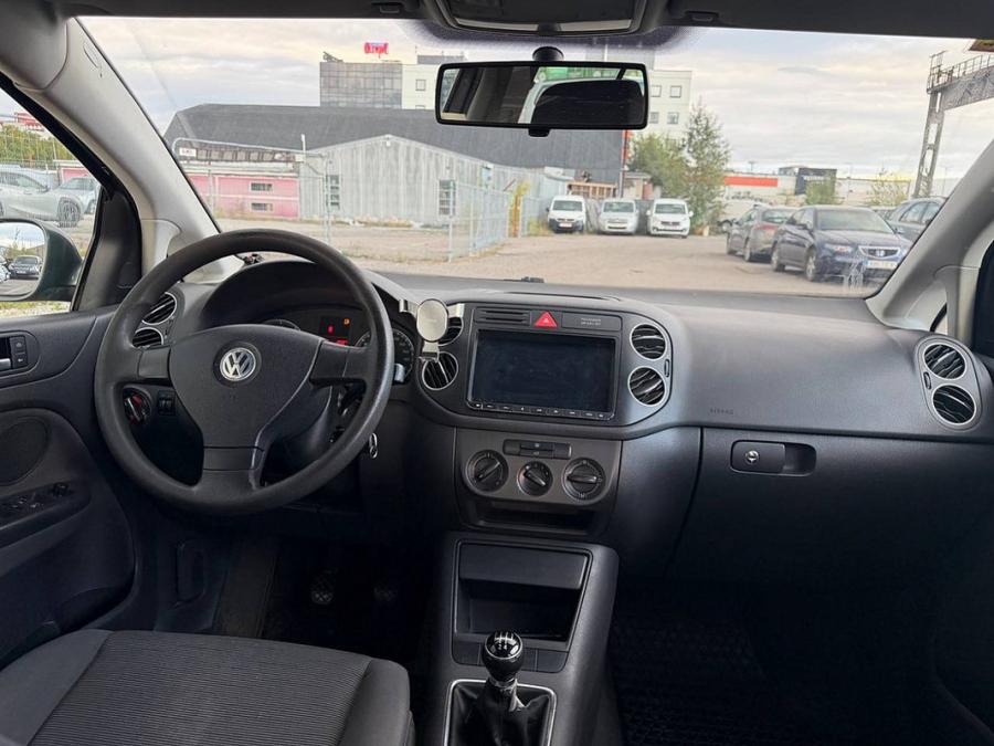 Green Volkswagen Golf Plus 2006 in Tallinn, with an engine capacity of 1.40 L and mileage of 193 thousand km for 999 €, photo 13 on AUTOMOTO.COM.LV