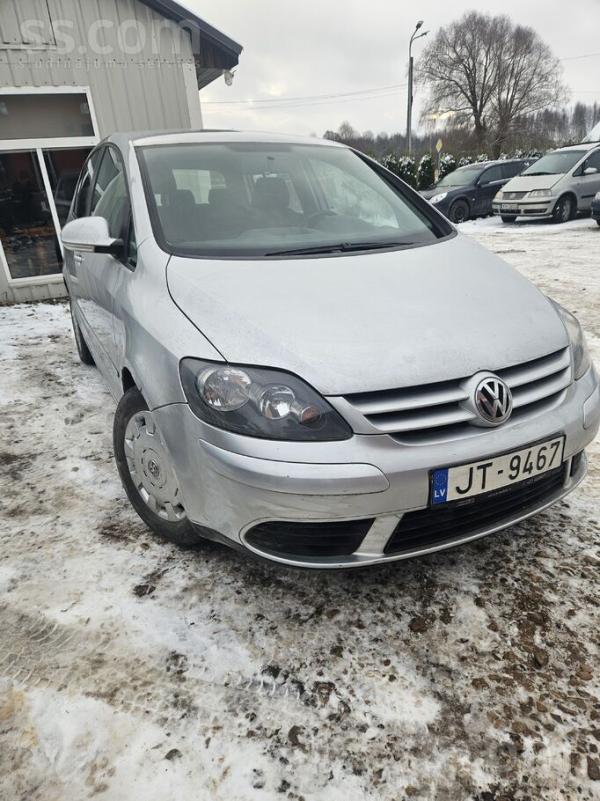 Grey Volkswagen Golf Plus 2006 in Gulbene, with an engine capacity of 1.60 L and mileage of 206 thousand km for 800 €, photo 2 on AUTOMOTO.COM.LV