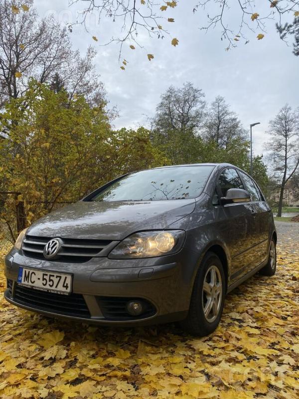 Grey Volkswagen Golf Plus 2005 in Riga, with an engine capacity of 1.60 L and mileage of 300 thousand km for 2000 €, photo 3 on AUTOMOTO.COM.LV