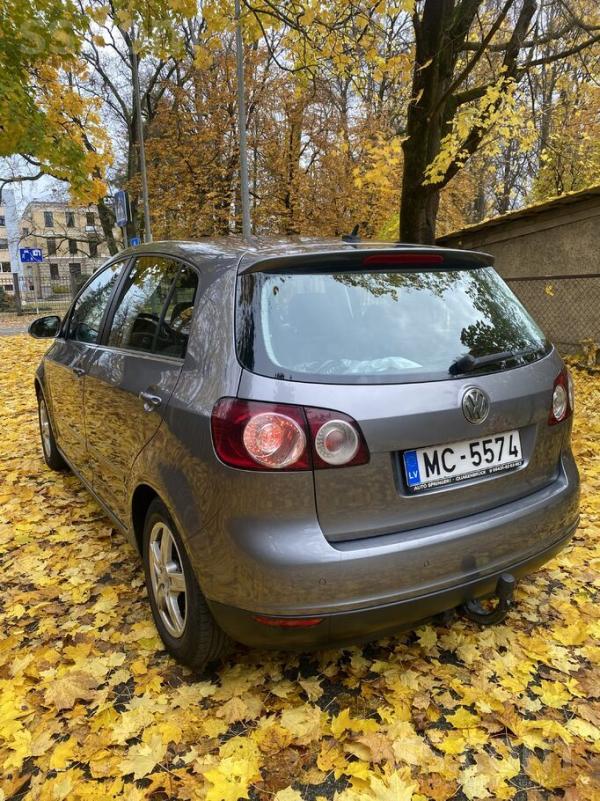 Grey Volkswagen Golf Plus 2005 in Riga, with an engine capacity of 1.60 L and mileage of 300 thousand km for 2000 €, photo 4 on AUTOMOTO.COM.LV
