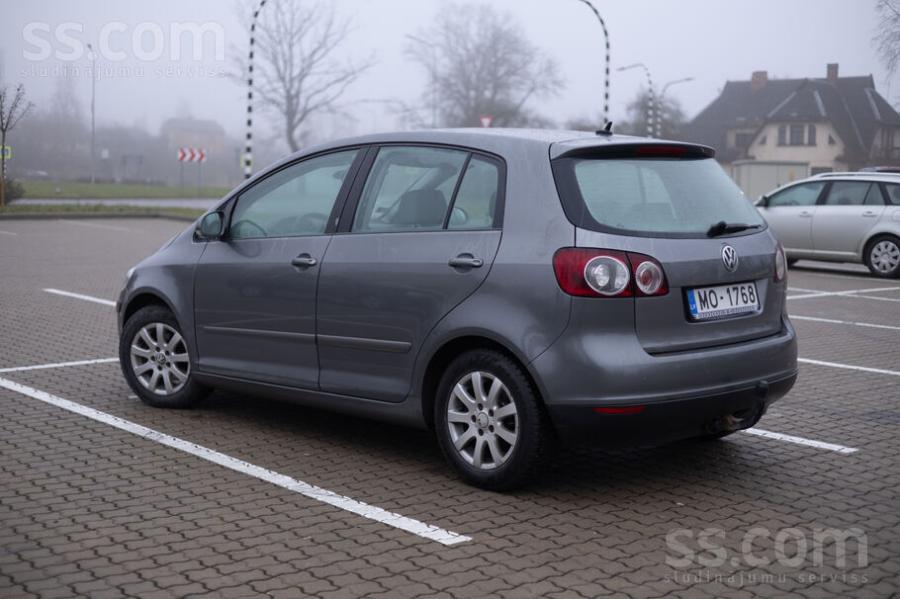 Grey Volkswagen Golf Plus 2005 in Saldus, with an engine capacity of 2.00 L and mileage of 262 thousand km for 2500 €, photo 6 on AUTOMOTO.COM.LV