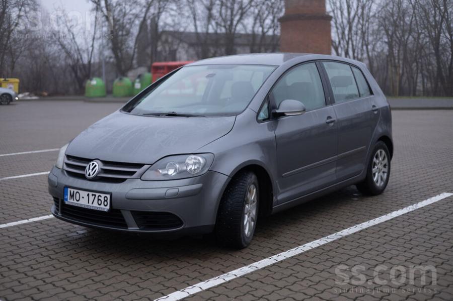 Grey Volkswagen Golf Plus 2005 in Saldus, with an engine capacity of 2.00 L and mileage of 262 thousand km for 2200 €, photo 1 on AUTOMOTO.COM.LV