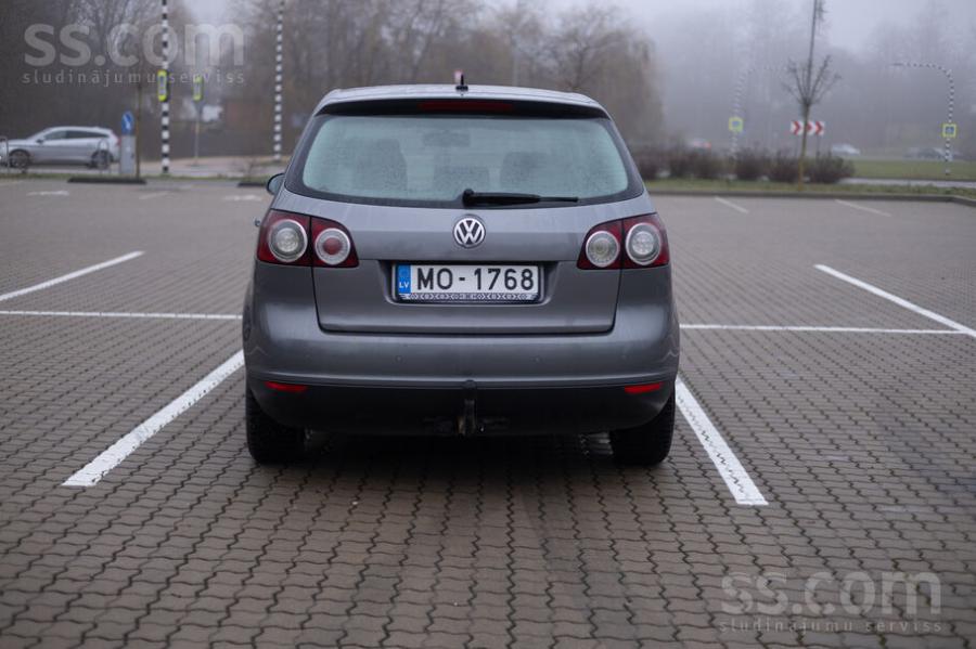 Grey Volkswagen Golf Plus 2005 in Saldus, with an engine capacity of 2.00 L and mileage of 262 thousand km for 2200 €, photo 5 on AUTOMOTO.COM.LV