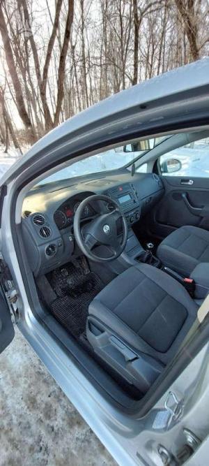 Grey Volkswagen Golf Plus 2005 in Klaipeda, with an engine capacity of 1.90 L and mileage of 182 thousand km for 2500 €, photo 6 on AUTOMOTO.COM.LV