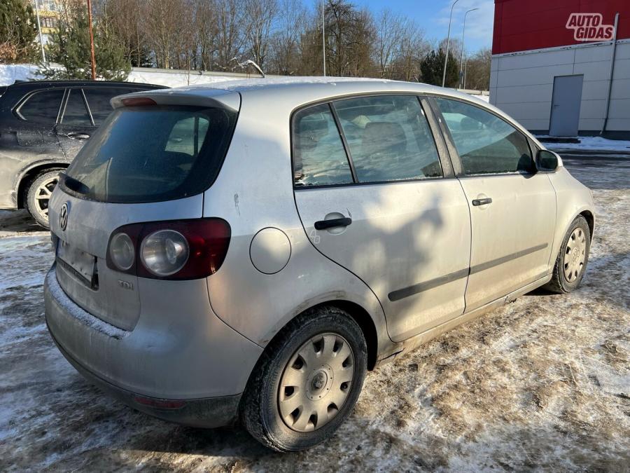 Pelēks Volkswagen Golf Plus 2005 Viļņa, ar dzinēja tilpumu 1.90 L un nobraukumu 200 tūkst. km par 999 €, foto 3 vietnē AUTOMOTO.COM.LV