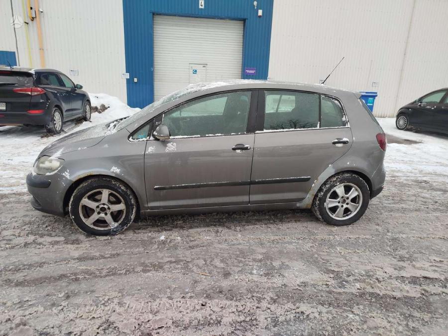 Pelēks Volkswagen Golf Plus 2005 Kauņa, ar dzinēja tilpumu 1.90 L un nobraukumu 277 tūkst. km par 550 €, foto 3 vietnē AUTOMOTO.COM.LV