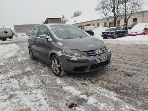 Pelēks Volkswagen Golf Plus 2005 Kauņa, ar dzinēja tilpumu 1.90 L un nobraukumu 277 tūkst. km par 550 €, foto 4 vietnē AUTOMOTO.COM.LV