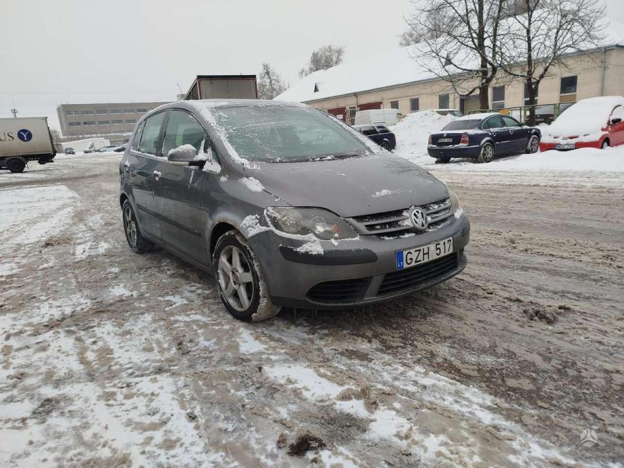 Pelēks Volkswagen Golf Plus 2005 Kauņa, ar dzinēja tilpumu 1.90 L un nobraukumu 277 tūkst. km par 550 €, foto 4 vietnē AUTOMOTO.COM.LV