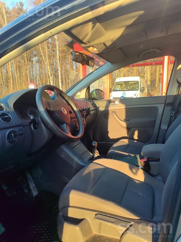 Pelēks Volkswagen Golf Plus 2005 Rīga, ar dzinēja tilpumu 1.90 L un nobraukumu 229 tūkst. km par 2900 €, foto 7 vietnē AUTOMOTO.COM.LV