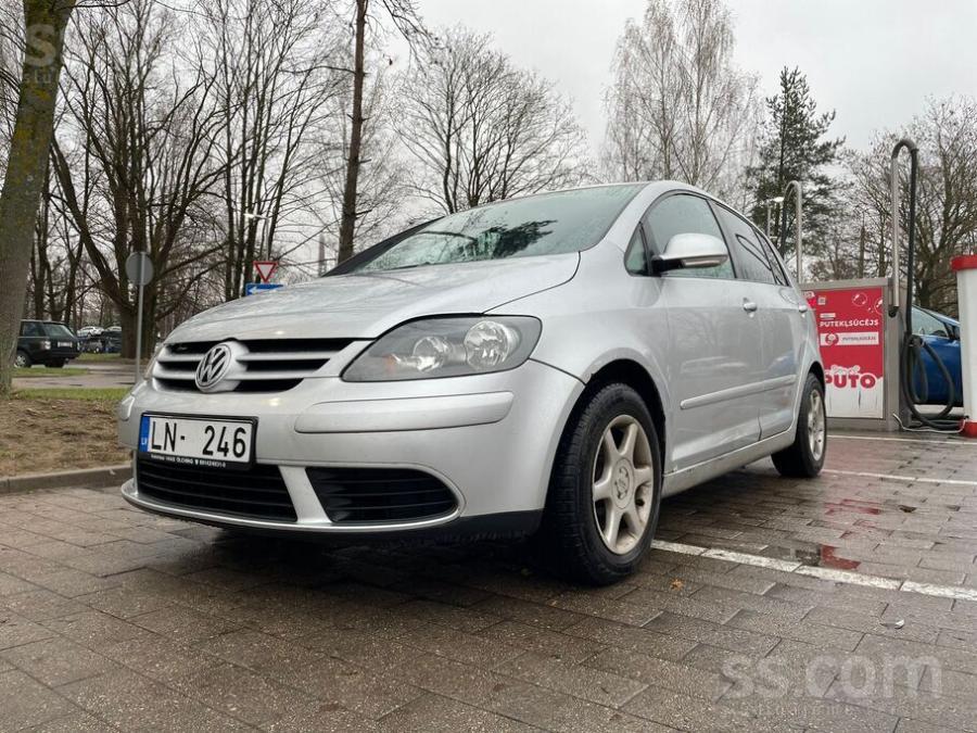 Pelēks Volkswagen Golf Plus 2005 Ventspils, ar dzinēja tilpumu 2.00 L un nobraukumu 301 tūkst. km par 1500 €, foto 1 vietnē AUTOMOTO.COM.LV