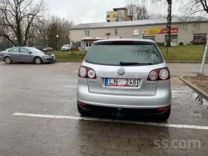 Pelēks Volkswagen Golf Plus 2005 Ventspils, ar dzinēja tilpumu 2.00 L un nobraukumu 301 tūkst. km par 1500 €, foto 4 vietnē AUTOMOTO.COM.LV