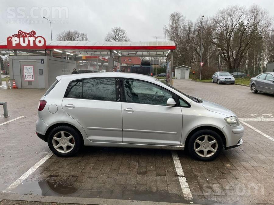 Pelēks Volkswagen Golf Plus 2005 Ventspils, ar dzinēja tilpumu 2.00 L un nobraukumu 301 tūkst. km par 1500 €, foto 5 vietnē AUTOMOTO.COM.LV
