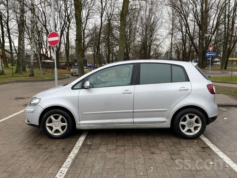 Pelēks Volkswagen Golf Plus 2005 Ventspils, ar dzinēja tilpumu 2.00 L un nobraukumu 301 tūkst. km par 1500 €, foto 7 vietnē AUTOMOTO.COM.LV