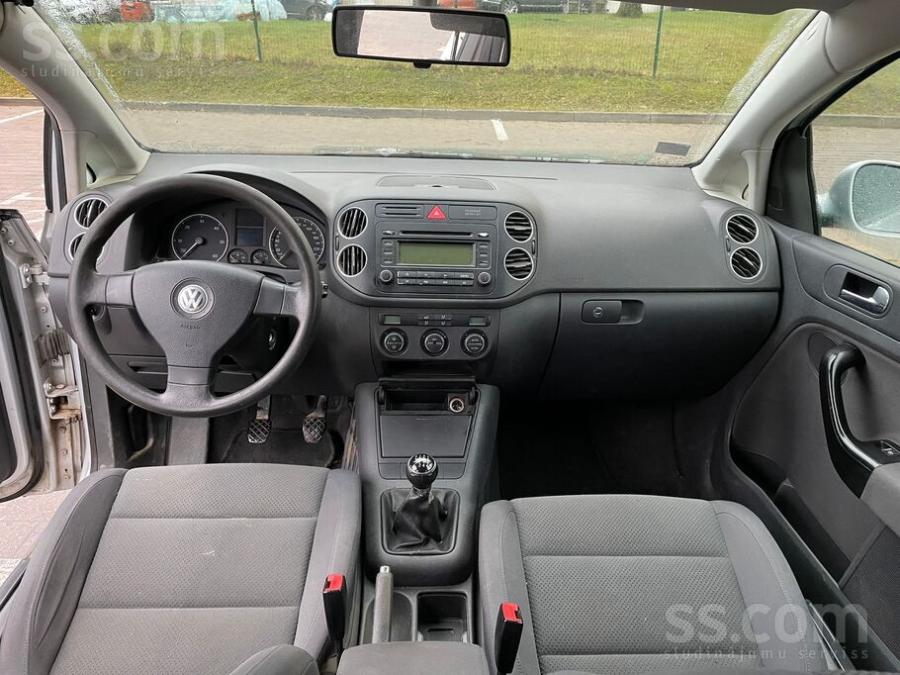 Pelēks Volkswagen Golf Plus 2005 Ventspils, ar dzinēja tilpumu 2.00 L un nobraukumu 301 tūkst. km par 1500 €, foto 8 vietnē AUTOMOTO.COM.LV
