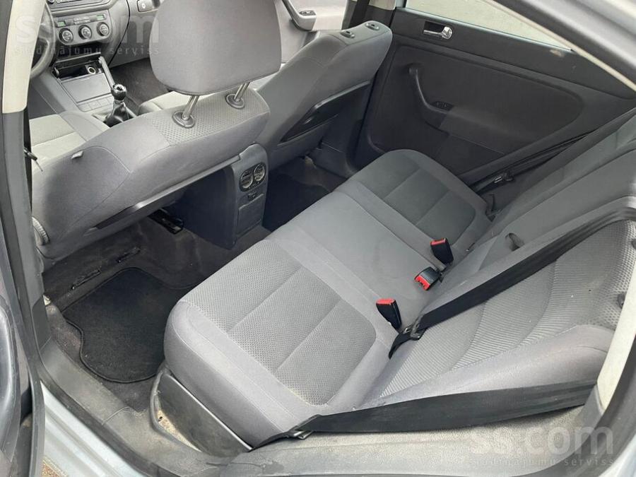 Pelēks Volkswagen Golf Plus 2005 Ventspils, ar dzinēja tilpumu 2.00 L un nobraukumu 301 tūkst. km par 1500 €, foto 11 vietnē AUTOMOTO.COM.LV