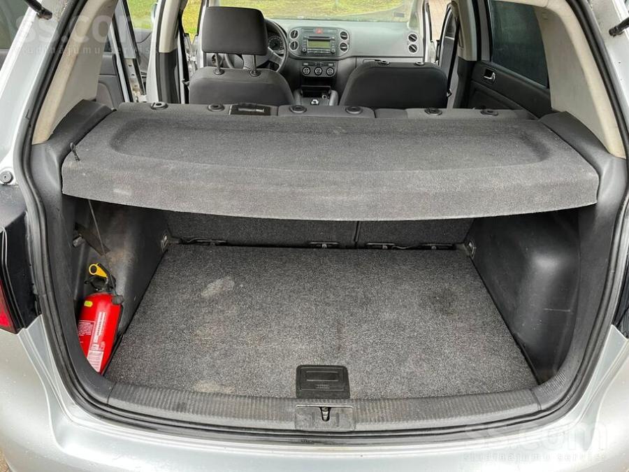 Pelēks Volkswagen Golf Plus 2005 Ventspils, ar dzinēja tilpumu 2.00 L un nobraukumu 301 tūkst. km par 1500 €, foto 13 vietnē AUTOMOTO.COM.LV