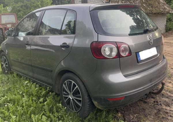 Pelēks Volkswagen Golf Plus 2005 Telšiai, ar dzinēja tilpumu 1.90 L un nobraukumu 374 tūkst. km par 1700 €, foto 2 vietnē AUTOMOTO.COM.LV