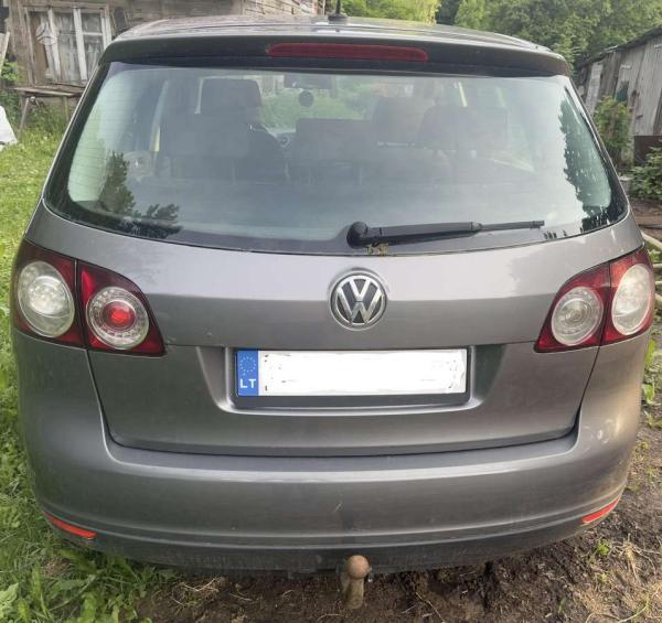 Pelēks Volkswagen Golf Plus 2005 Telšiai, ar dzinēja tilpumu 1.90 L un nobraukumu 374 tūkst. km par 1700 €, foto 3 vietnē AUTOMOTO.COM.LV