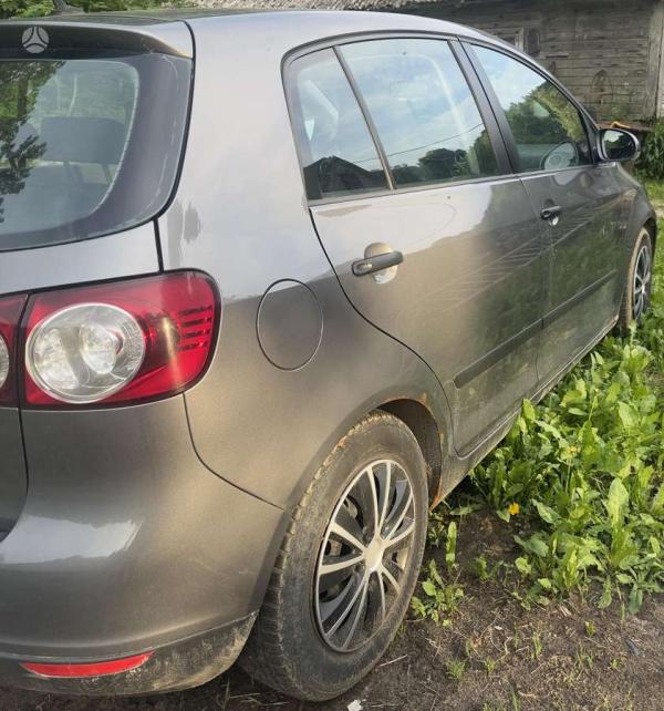 Pelēks Volkswagen Golf Plus 2005 Telšiai, ar dzinēja tilpumu 1.90 L un nobraukumu 374 tūkst. km par 1700 €, foto 4 vietnē AUTOMOTO.COM.LV