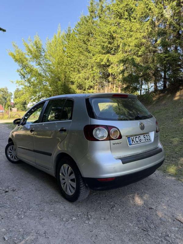 Pelēks Volkswagen Golf Plus 2005 Raseiniai, ar dzinēja tilpumu 1.60 L un nobraukumu 278 tūkst. km par 830 €, foto 3 vietnē AUTOMOTO.COM.LV
