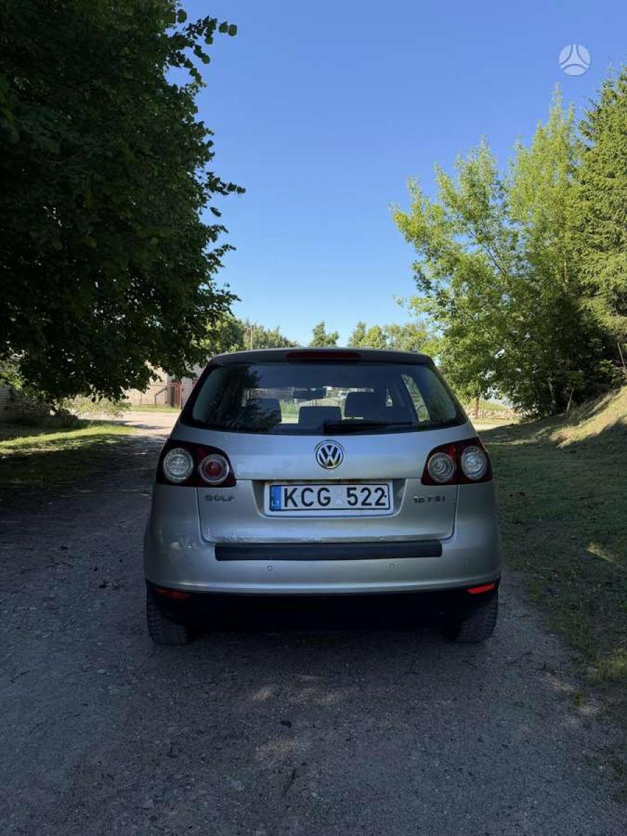 Grey Volkswagen Golf Plus 2005 in Raseiniai, with an engine capacity of 1.60 L and mileage of 278 thousand km for 830 €, photo 5 on AUTOMOTO.COM.LV