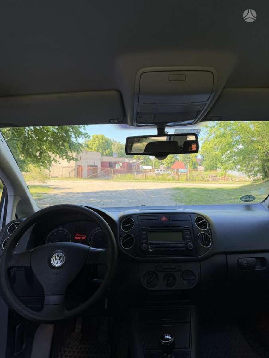 Grey Volkswagen Golf Plus 2005 in Raseiniai, with an engine capacity of 1.60 L and mileage of 278 thousand km for 830 €, photo 9 on AUTOMOTO.COM.LV