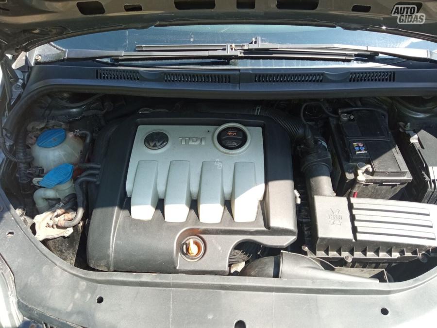 Pelēks Volkswagen Golf Plus 2005 Viļņa, ar dzinēja tilpumu 1.90 L un nobraukumu 294 tūkst. km par 1790 €, foto 16 vietnē AUTOMOTO.COM.LV