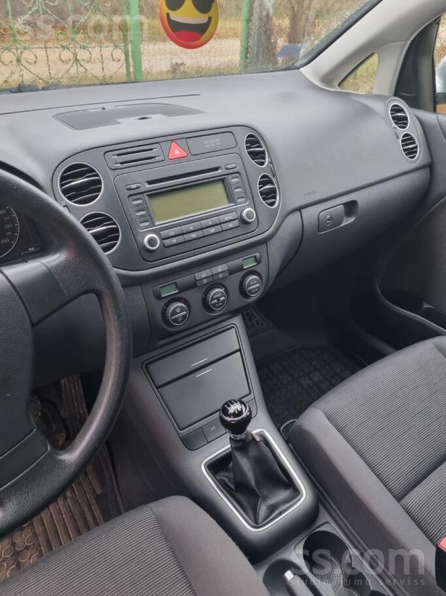 Grey Volkswagen Golf Plus 2005 in Riga, with an engine capacity of 1.90 L and mileage of 227 thousand km for 2900 €, photo 9 on AUTOMOTO.COM.LV