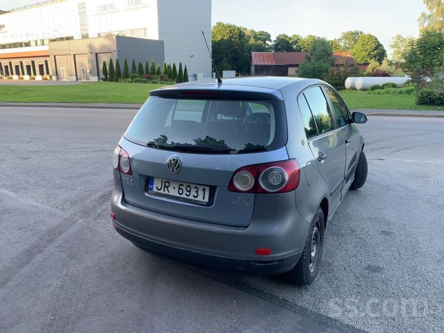 Grey Volkswagen Golf Plus 2005 in Riga, with an engine capacity of 1.90 L and mileage of 406 thousand km for 1280 €, photo 4 on AUTOMOTO.COM.LV