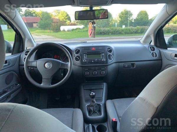 Grey Volkswagen Golf Plus 2005 in Riga, with an engine capacity of 1.90 L and mileage of 406 thousand km for 1280 €, photo 4 on AUTOMOTO.COM.LV