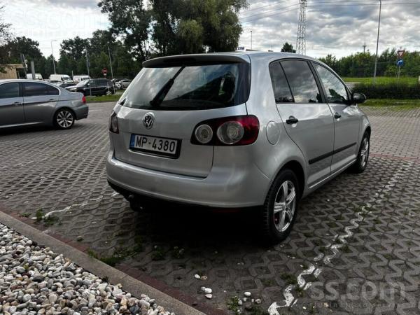 Pelēks Volkswagen Golf Plus 2005 Rīga, ar dzinēja tilpumu 1.90 L un nobraukumu 355 tūkst. km par 1650 €, foto 3 vietnē AUTOMOTO.COM.LV