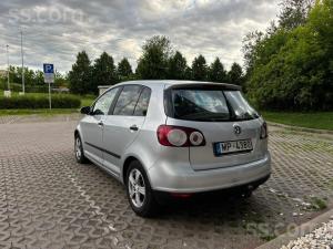 Pelēks Volkswagen Golf Plus 2005 Rīga, ar dzinēja tilpumu 1.90 L un nobraukumu 355 tūkst. km par 1650 €, foto 5 vietnē AUTOMOTO.COM.LV