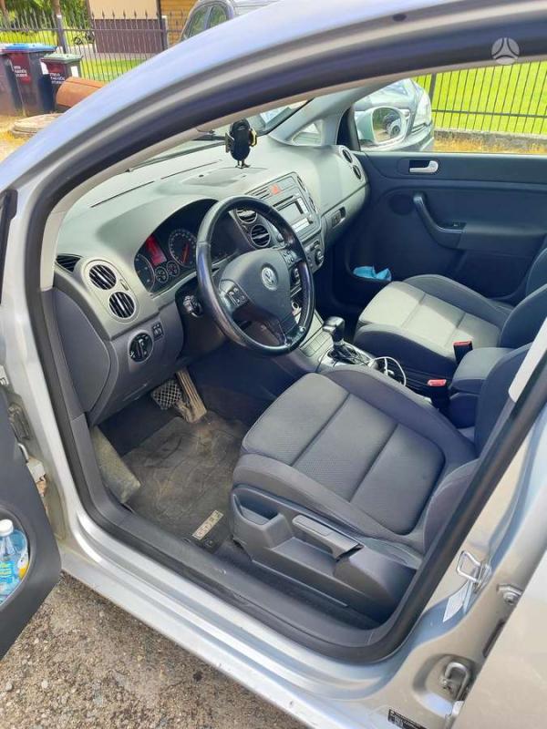 Grey Volkswagen Golf Plus 2005 in Telschi, with an engine capacity of 1.97 L and mileage of 410 thousand km for 2800 €, photo 9 on AUTOMOTO.COM.LV