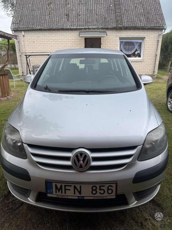 Grey Volkswagen Golf Plus 2005 in Mazeikiai, with an engine capacity of 1.90 L and mileage of 176 thousand km for 1200 €, photo 1 on AUTOMOTO.COM.LV