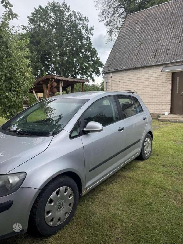 Grey Volkswagen Golf Plus 2005 in Mazeikiai, with an engine capacity of 1.90 L and mileage of 176 thousand km for 1200 €, photo 5 on AUTOMOTO.COM.LV