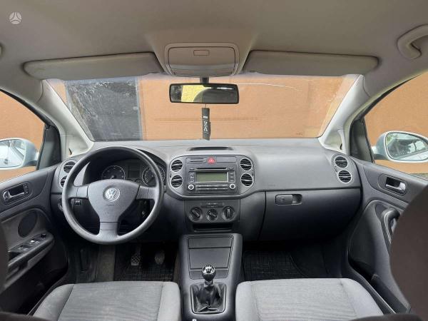 Grey Volkswagen Golf Plus 2005 in Mazeikiai, with an engine capacity of 1.90 L and mileage of 176 thousand km for 1200 €, photo 7 on AUTOMOTO.COM.LV