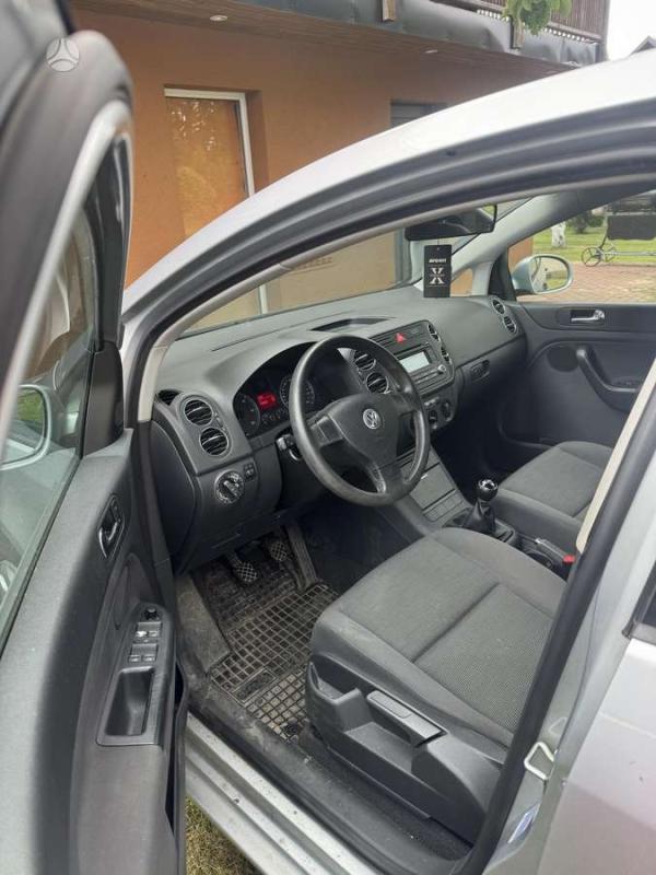 Grey Volkswagen Golf Plus 2005 in Mazeikiai, with an engine capacity of 1.90 L and mileage of 176 thousand km for 1200 €, photo 9 on AUTOMOTO.COM.LV