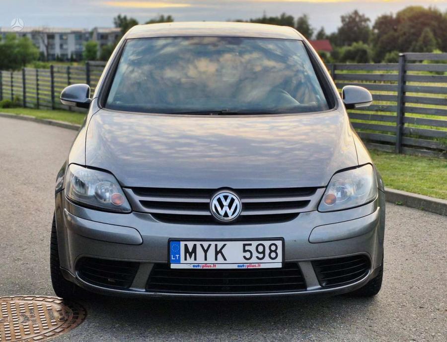 Pelēks Volkswagen Golf Plus 2005 Viļņa, ar dzinēja tilpumu 1.97 L un nobraukumu 280 tūkst. km par 1900 €, foto 3 vietnē AUTOMOTO.COM.LV