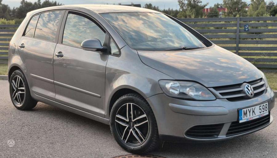 Pelēks Volkswagen Golf Plus 2005 Viļņa, ar dzinēja tilpumu 1.97 L un nobraukumu 280 tūkst. km par 1900 €, foto 4 vietnē AUTOMOTO.COM.LV