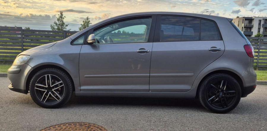 Pelēks Volkswagen Golf Plus 2005 Viļņa, ar dzinēja tilpumu 1.97 L un nobraukumu 280 tūkst. km par 1900 €, foto 5 vietnē AUTOMOTO.COM.LV