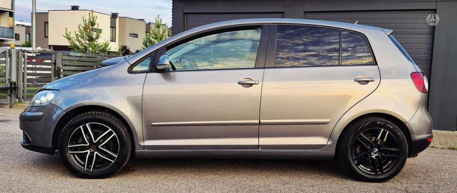 Pelēks Volkswagen Golf Plus 2005 Viļņa, ar dzinēja tilpumu 1.97 L un nobraukumu 280 tūkst. km par 1900 €, foto 6 vietnē AUTOMOTO.COM.LV