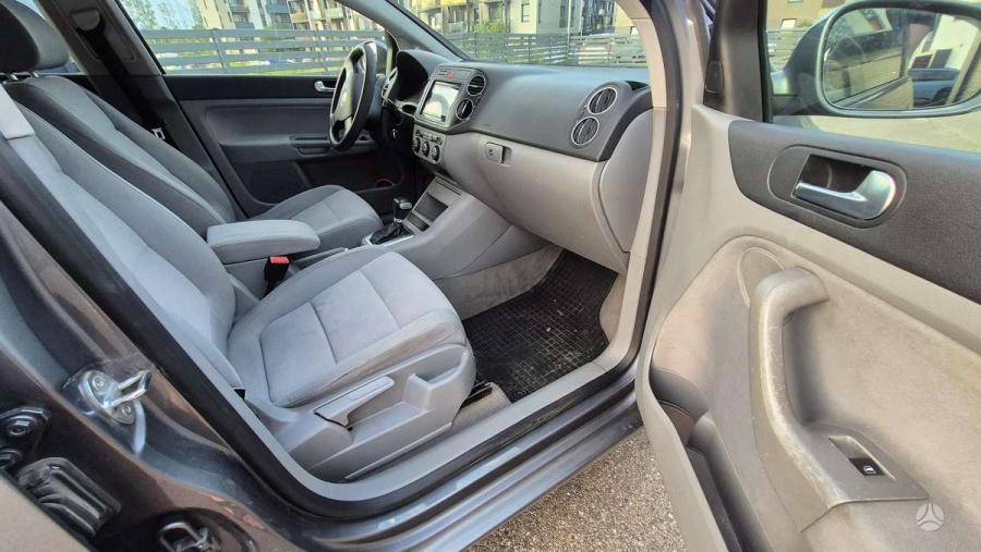 Pelēks Volkswagen Golf Plus 2005 Viļņa, ar dzinēja tilpumu 1.97 L un nobraukumu 280 tūkst. km par 1900 €, foto 12 vietnē AUTOMOTO.COM.LV