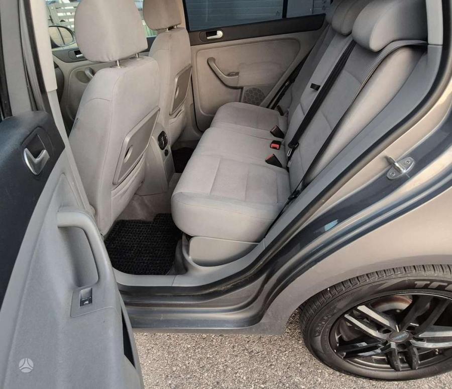 Pelēks Volkswagen Golf Plus 2005 Viļņa, ar dzinēja tilpumu 1.97 L un nobraukumu 280 tūkst. km par 1900 €, foto 14 vietnē AUTOMOTO.COM.LV